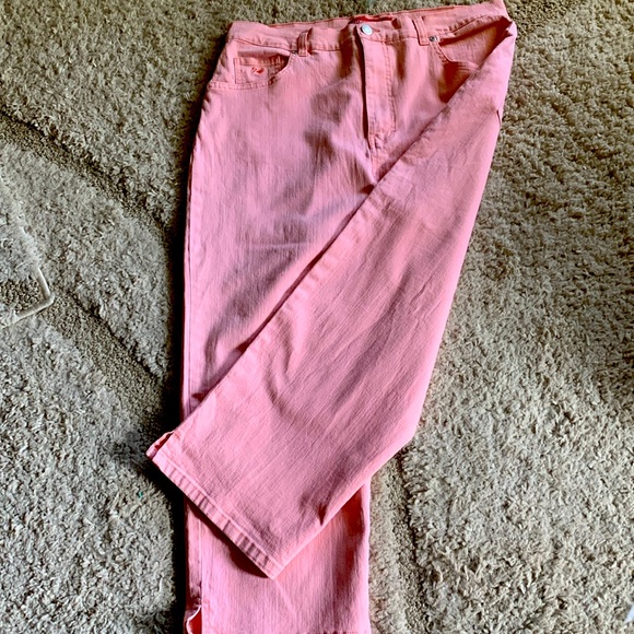 Gloria Vanderbilt | Jeans | A Nice Pair Of Gloria Vanderbilt Barely With Beautiful Pink Color ...